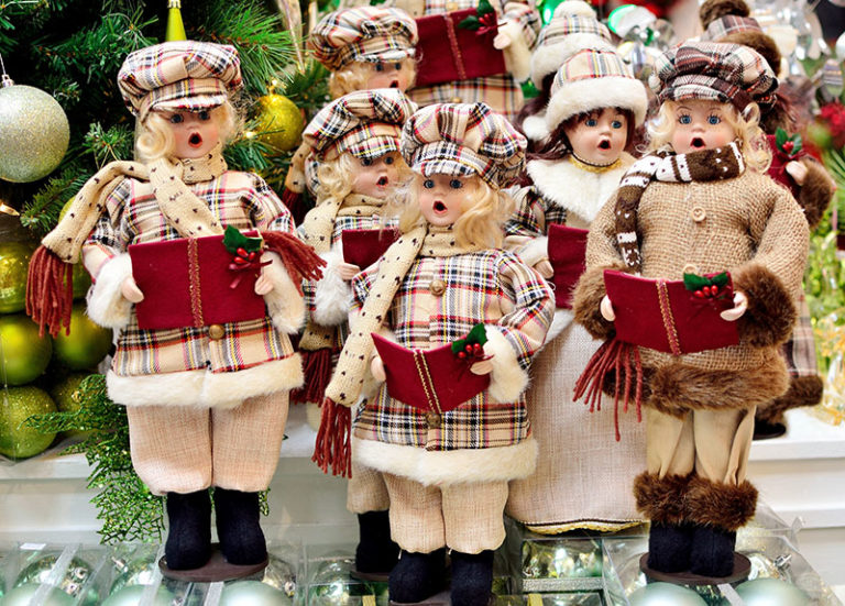 HOA Holiday Decorations: What Rules To Enforce? | CMG