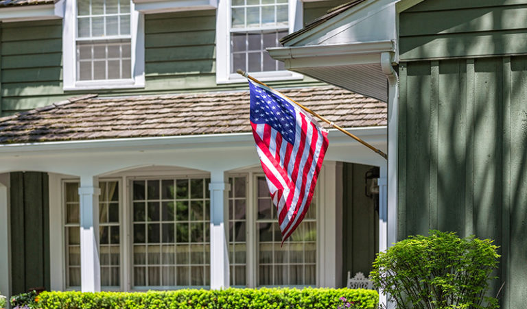 South Carolina HOA Flag Rules: Flying The US Flag | CMG